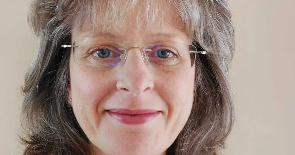 Deborah Davis | AUB Staff Profiles